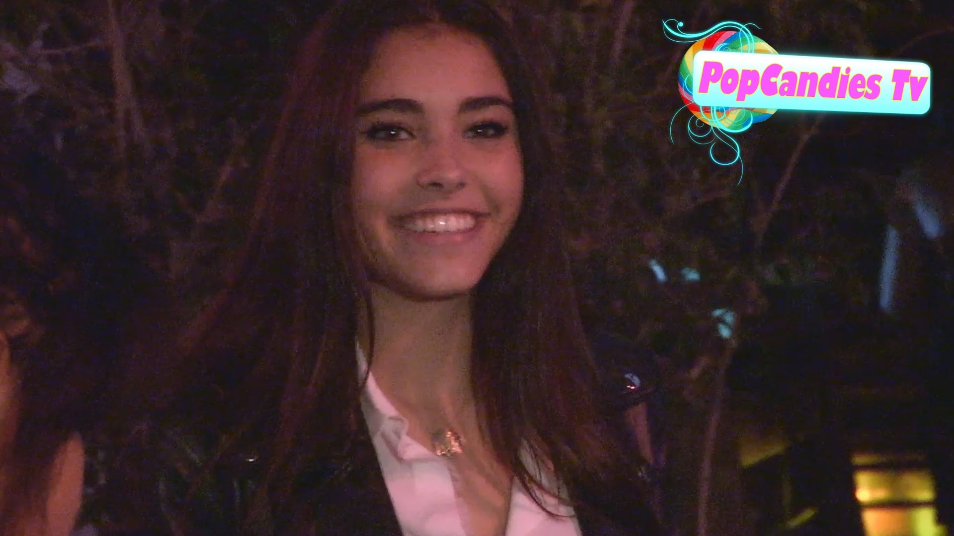 Grace Marie Wilson wishes girl happy birthday while greeting fans at ...