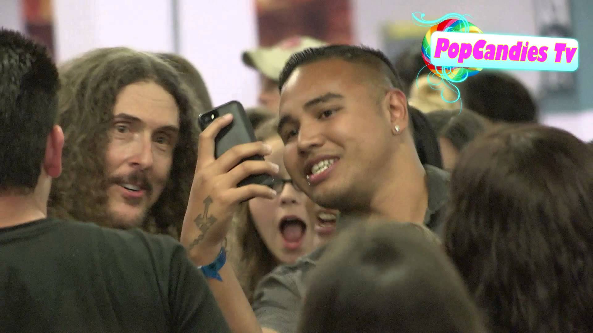 Weird Al Yankovic greets fans departing After Party For The Hunger ...