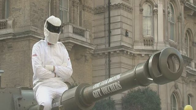 'The Stig' delivers Jeremy Clarkson petition to the BBC on a tank ...